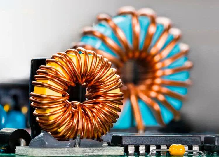 Elementy indukcyjne w filtrach zasilania | EP.com.pl